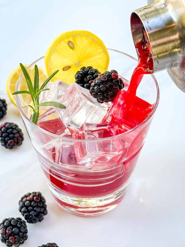 Fresh Blackberry Gin Bramble Cocktail Recipe - olivetavern.com